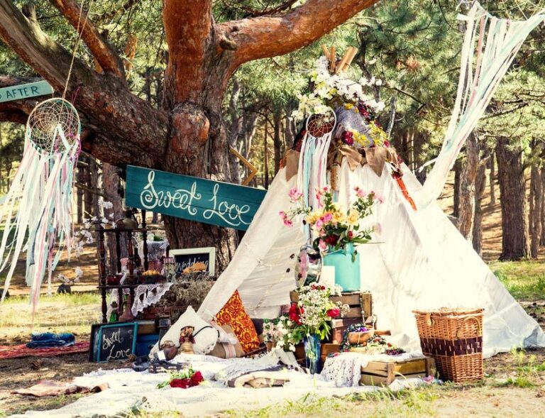 Soirée Thème Coachella : 8 Conseils Essentiels 🏜️